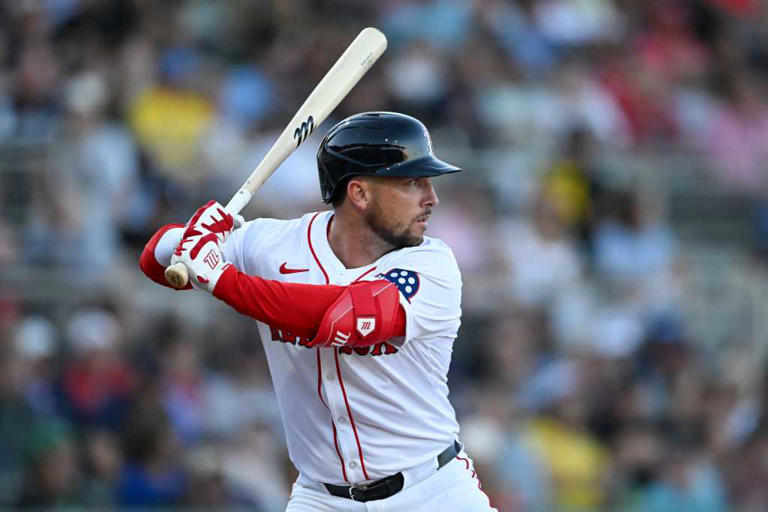 Alex Bregman leaving Red Sox to sign with Chicago Cubs, reports say