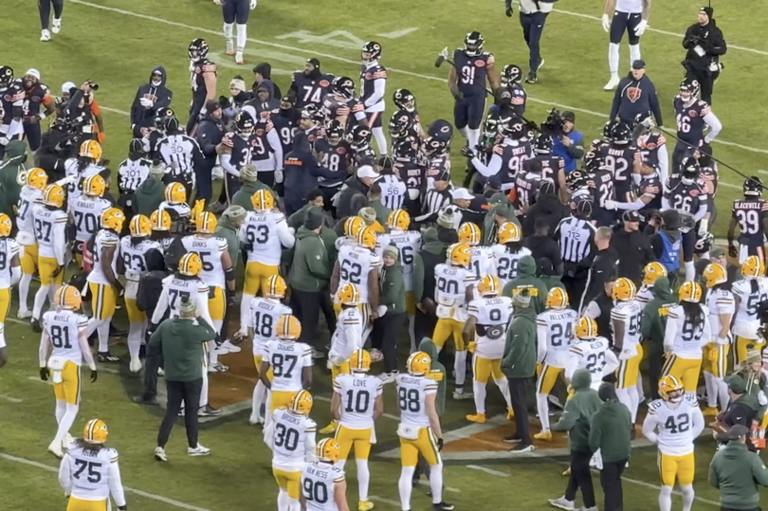Packers-Bears fight breaks out before kickoff as NFL refs forced to ...