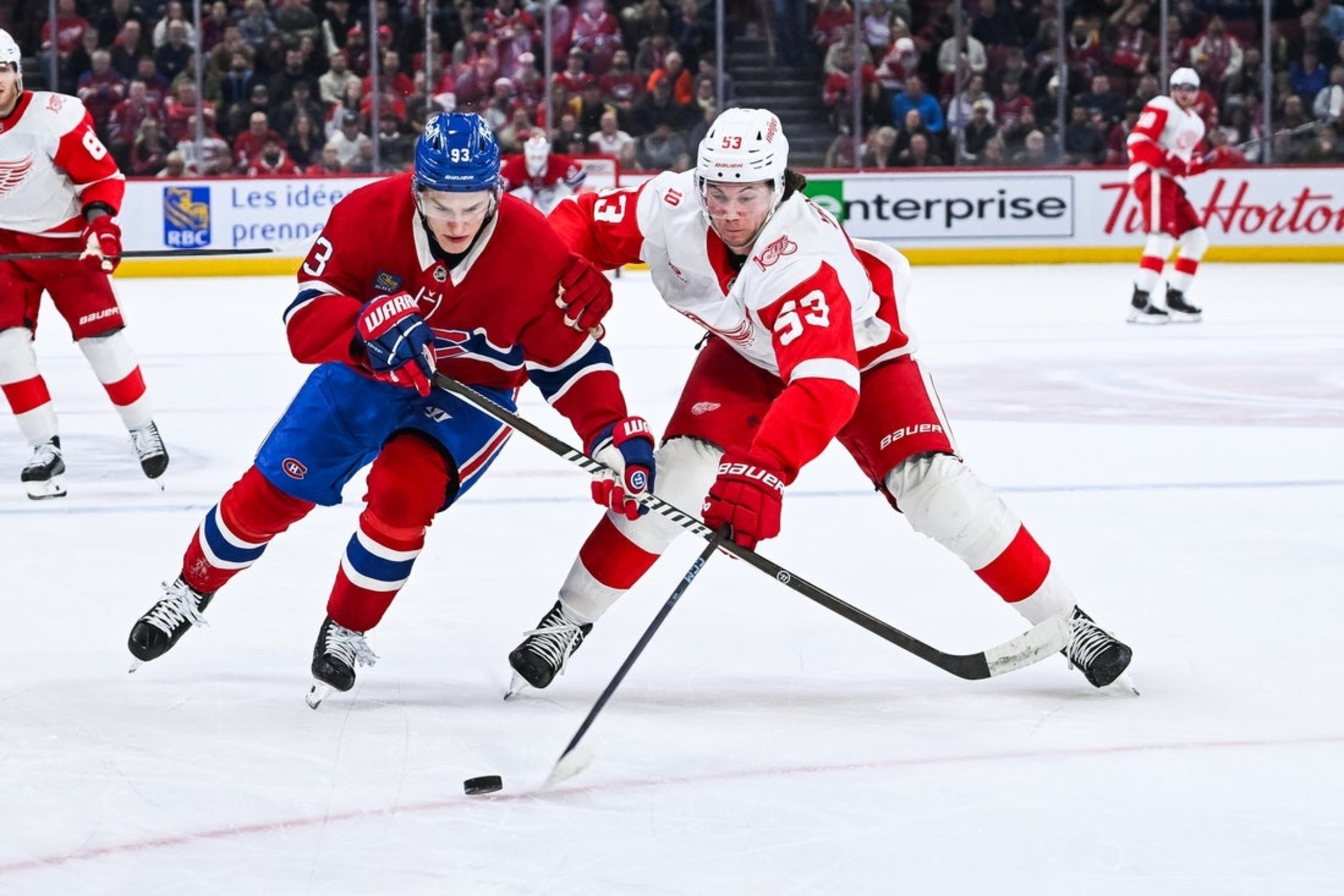 Alex DeBrincat's thee-points helps Red Wings shutout Canadiens