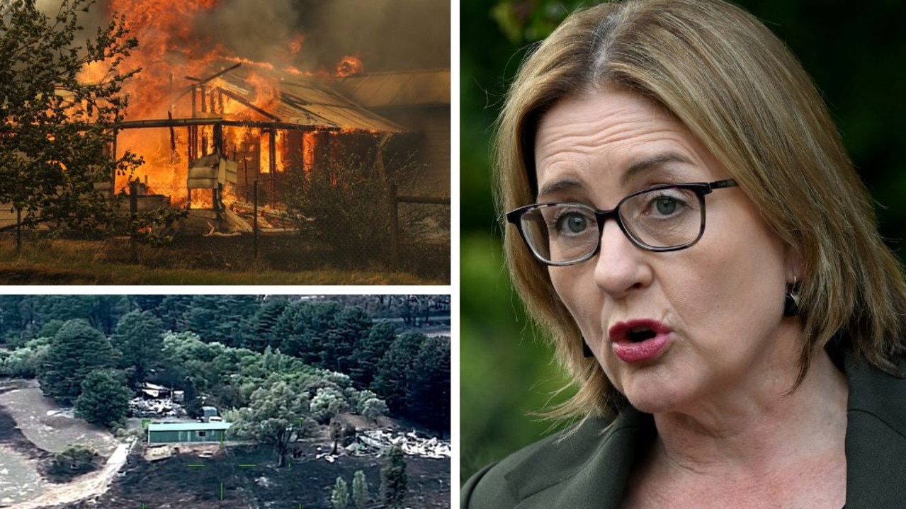 ‘Tourists’ blasted for ‘wrong’ bushfire act