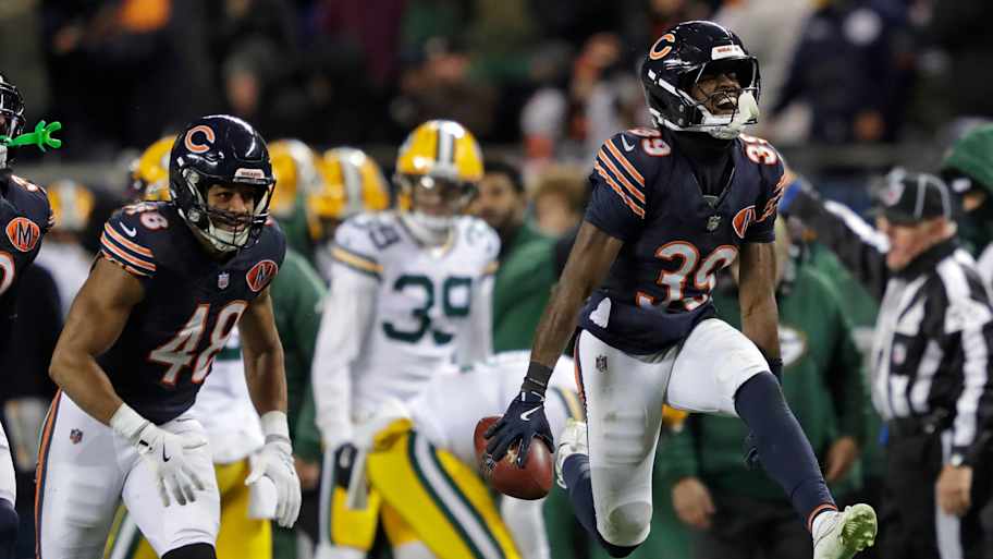 Referees separate amped Packers, Bears before wild-card game kickoff