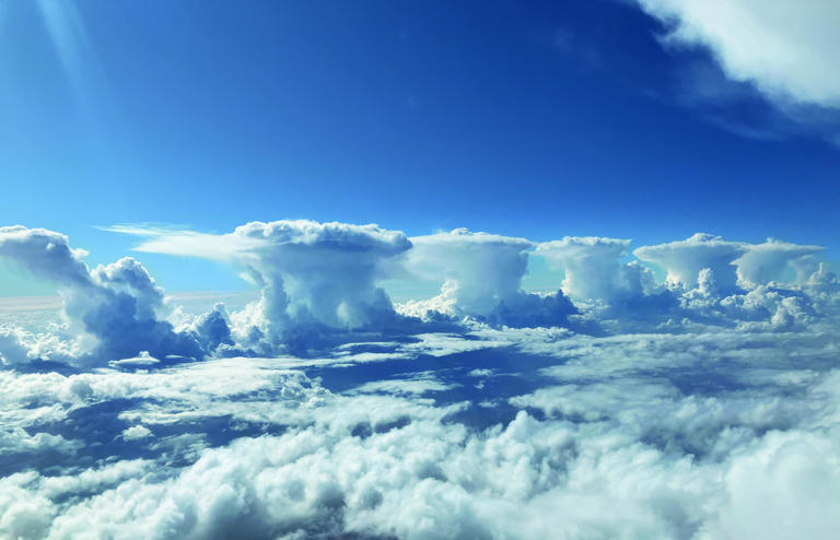 Pilot captures extraordinary 150km phenomenon from plane window: 'A ...