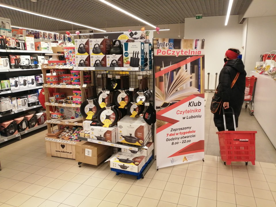 Twój Market udający czytelnię i Żabka czynne w każdą niedzielę? PIP ...