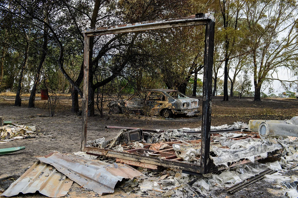 Australia pledges $13 million for bushfire victims, cut power to tens ...