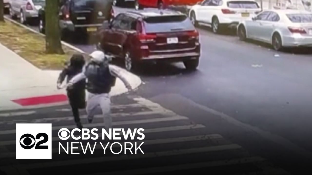 2 persons of interest sought in Queens teen's stabbing death