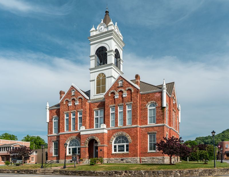 10 Georgia rural towns locals turn to for a slower pace