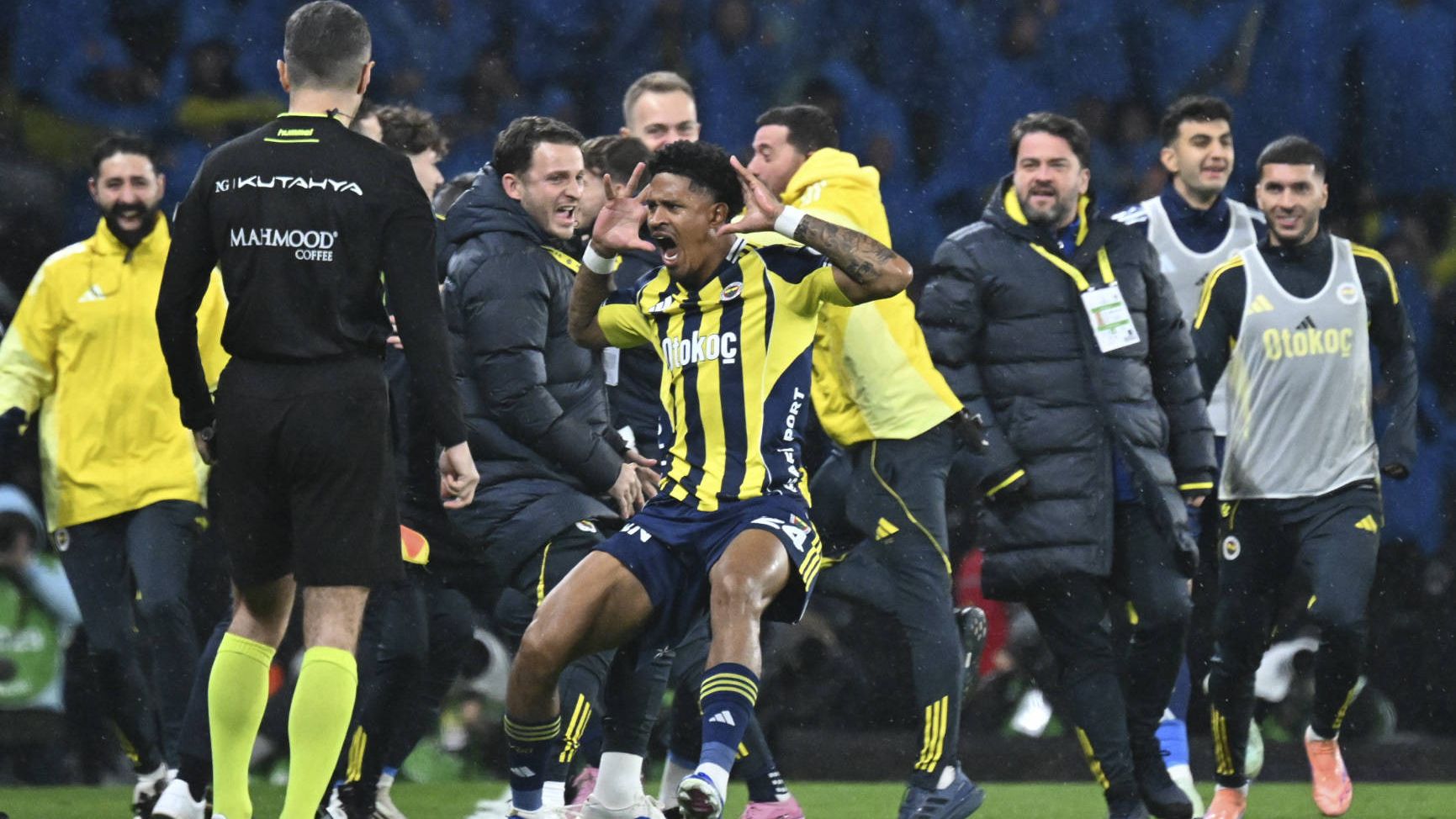 Jayden Oosterwolde wakkert rivaliteit met Galatasaray verder aan na ...