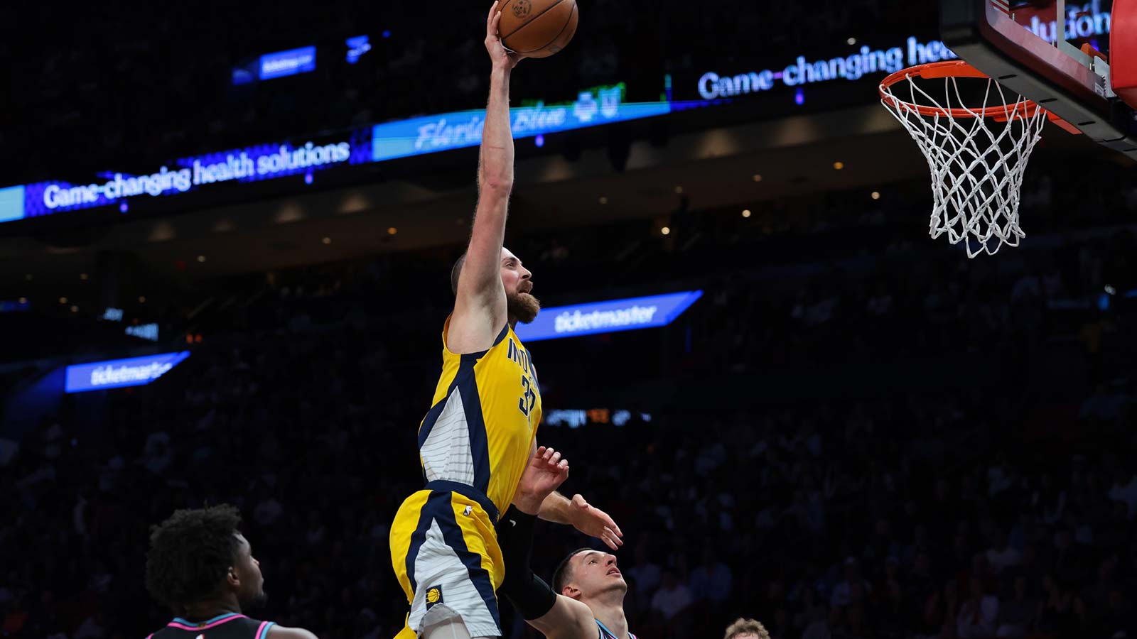 Pacers’ Jay Huff embarrasses Celtics with latest reverse dunk