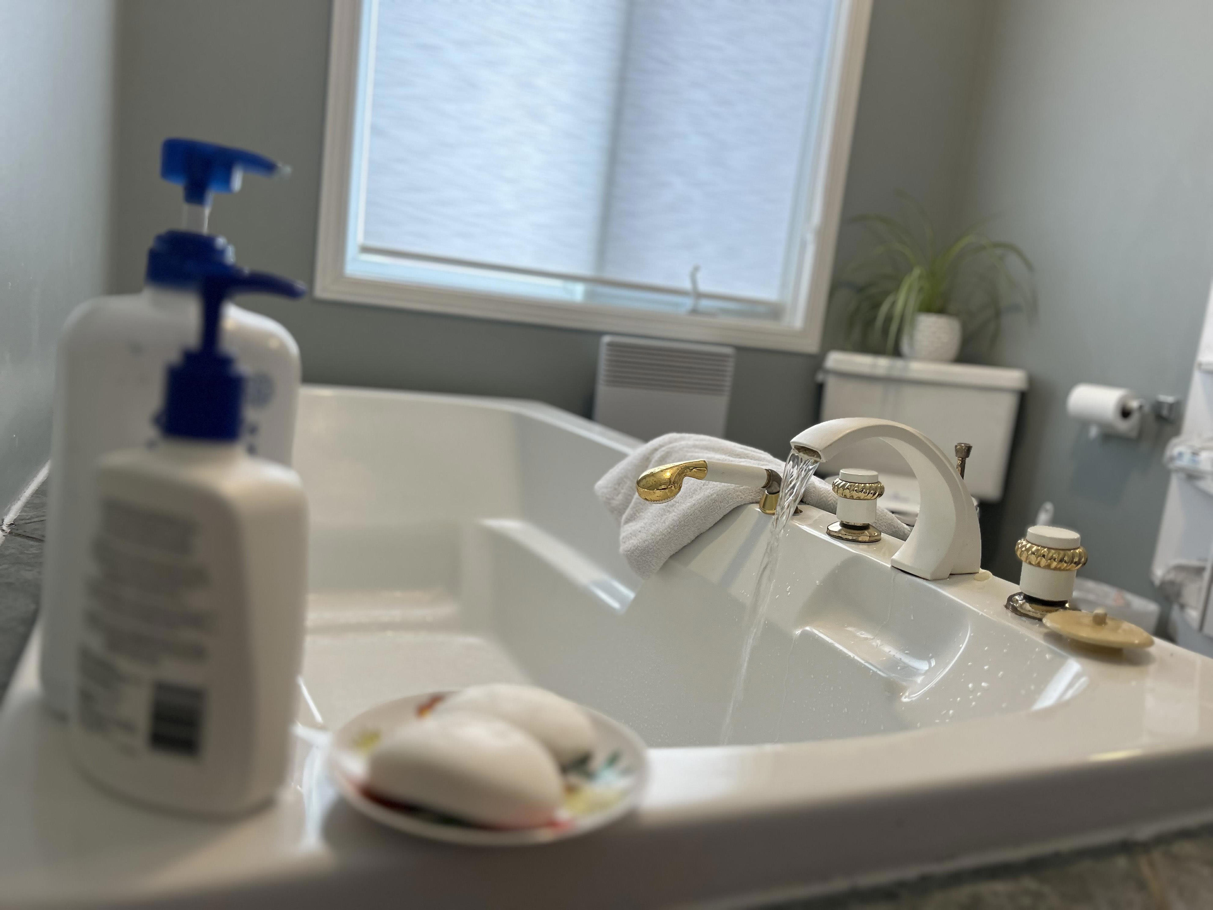 Le syndicat du CIUSSS dénonce le recours au privé pour des bains à domicile