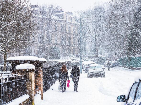 UK weather maps show exact date new 450-mile wall of snow wallops Britain