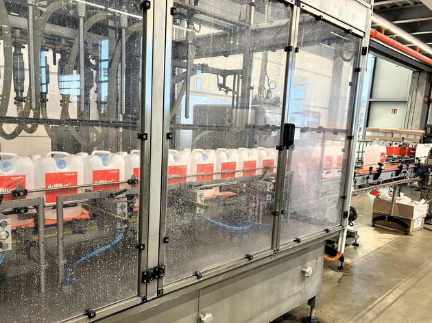 Hoyer füllt AdBlue vollautomatisch ab und entlastet die Mitarbeiter