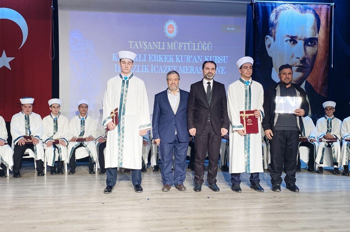 Tavşanlı’da 19 hafız belgelerini aldı