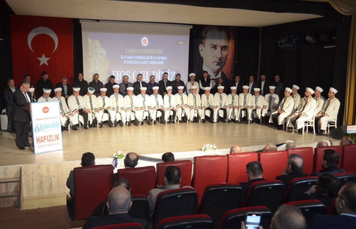Tavşanlı’da 19 hafız belgelerini aldı