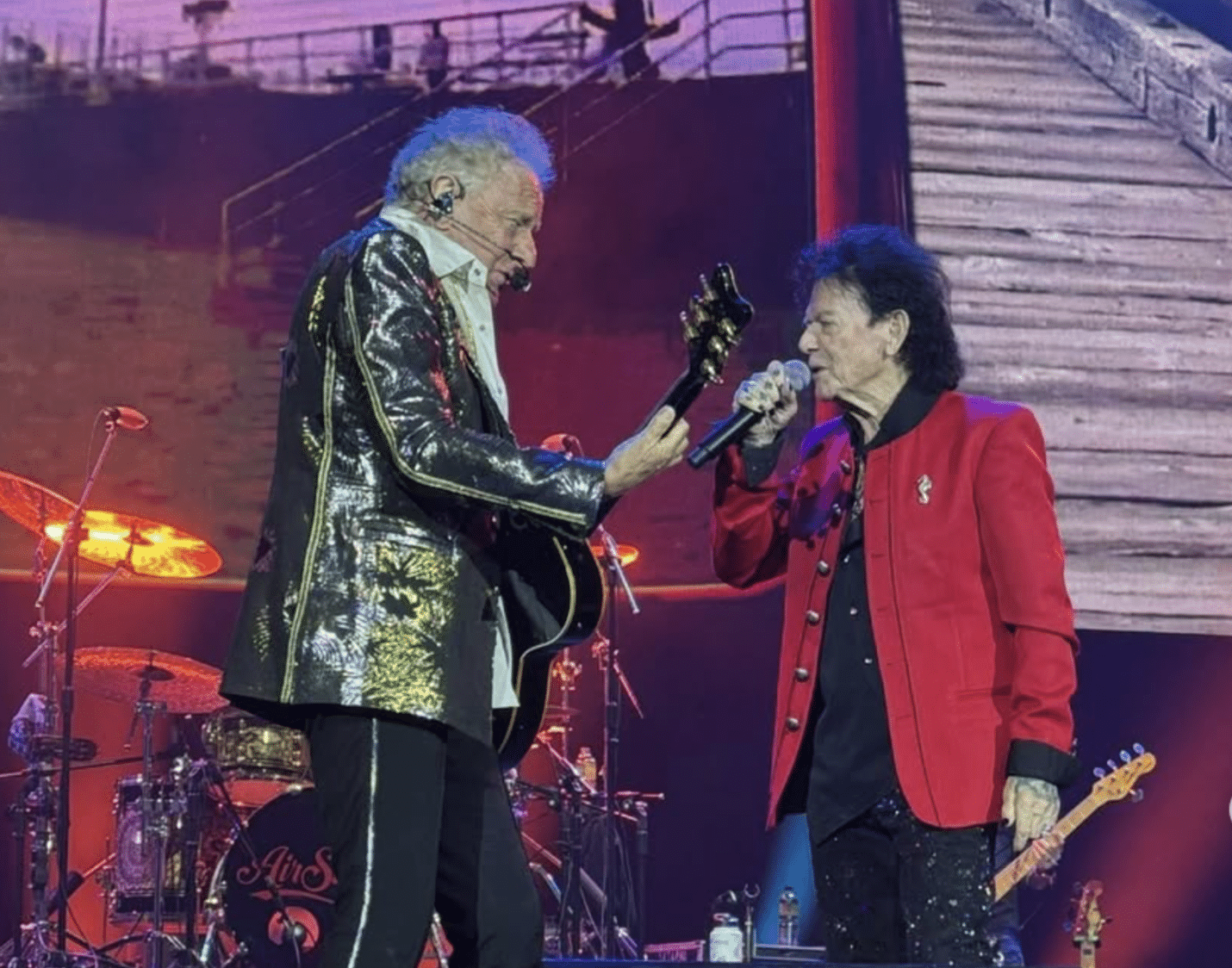 NewsBites: Air Supply to give out guitars in concerts; 1st MSTR Awards held