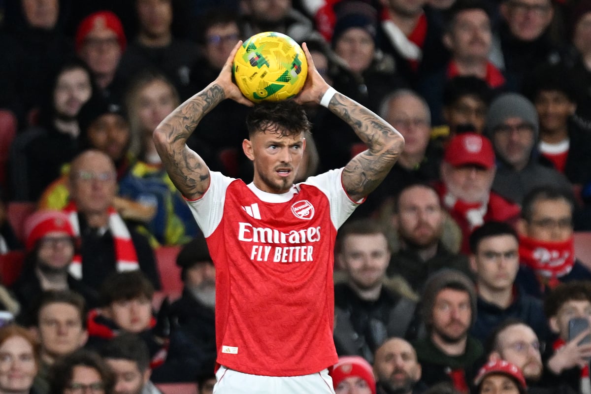 Arsenal hire former Liverpool throw-in coach to boost title bid