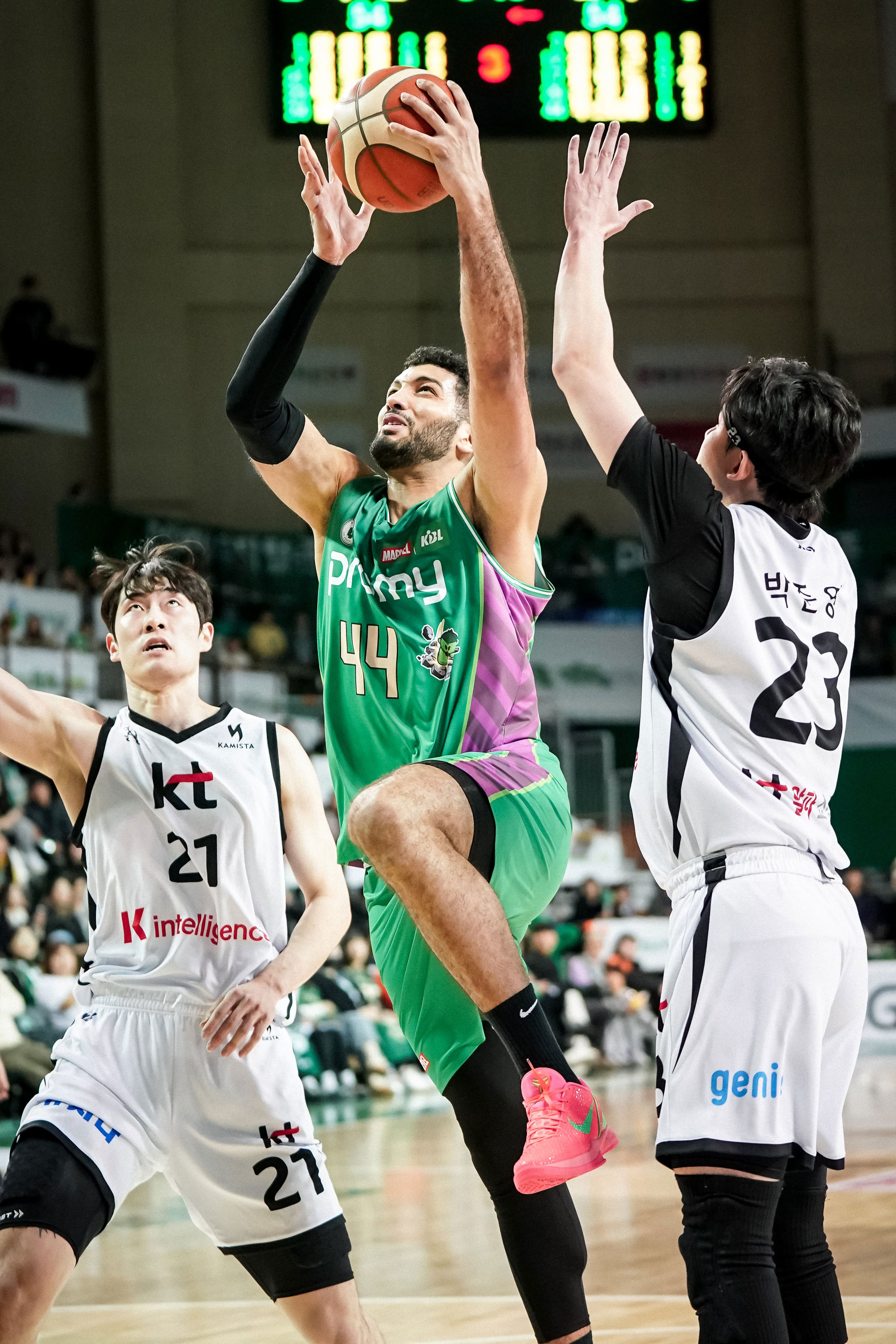 Albanoh's 12 assists lead DB to seventh straight win, second place