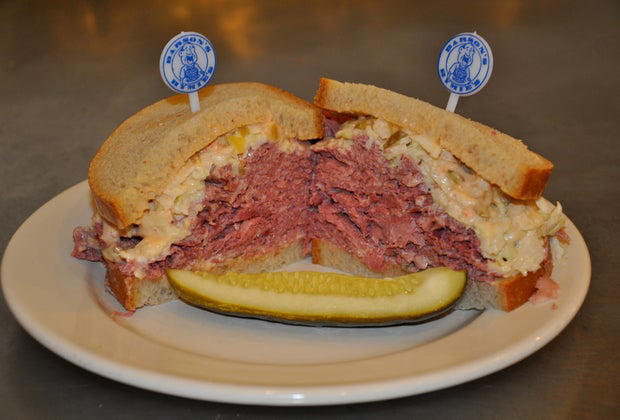 Best cheap places to eat in Philly for kids & families (under $10!)