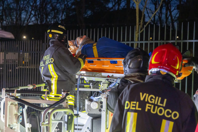 Incendio al grattacielo di Ferrara, evacuate circa 200 persone