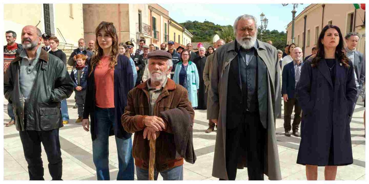 Dove vedere La vita va così in streaming: il film con Virginia Raffaele ...