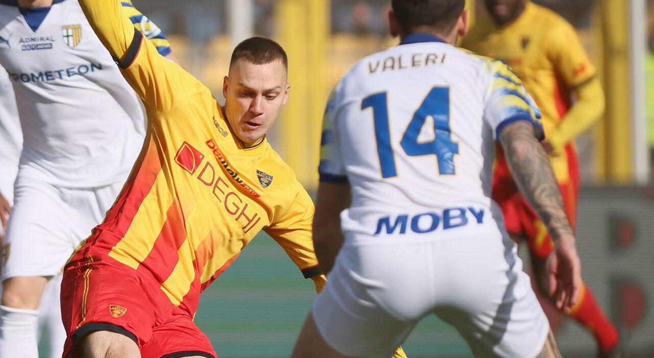Lecce-Parma diretta: Banda espulso, pari gialloblù