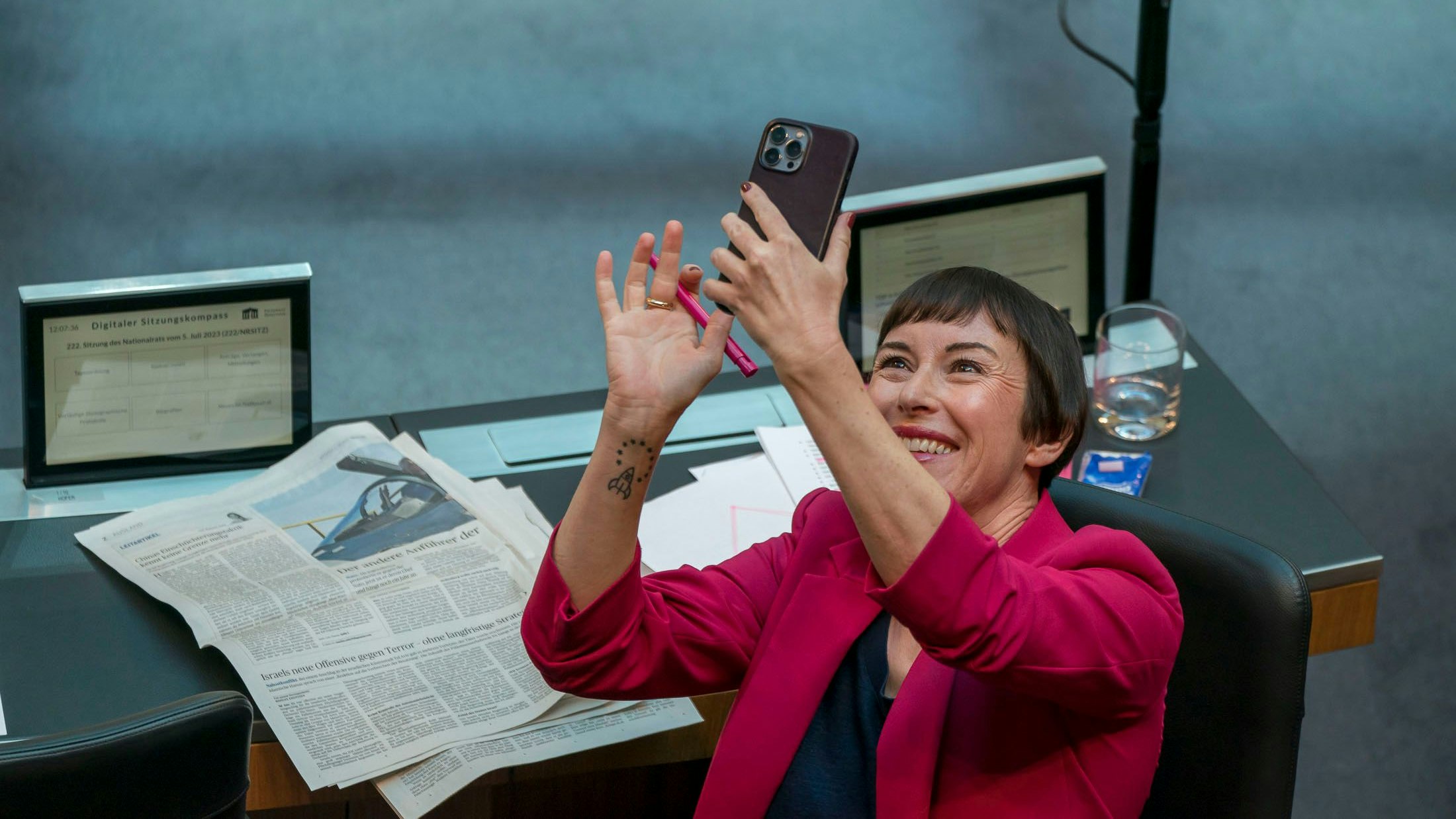 Propaganda – Neos-Sprecherin geht auf den ORF los