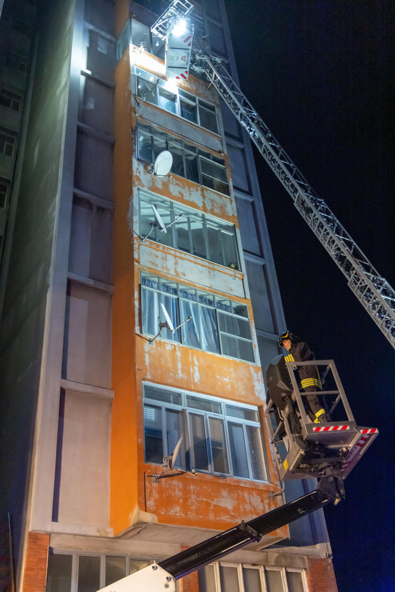 Incendio al grattacielo di Ferrara, evacuate circa 200 persone
