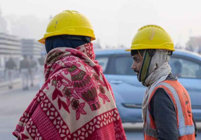 Delhi shivers as first cold wave hits; air quality remains 'poor' at 291