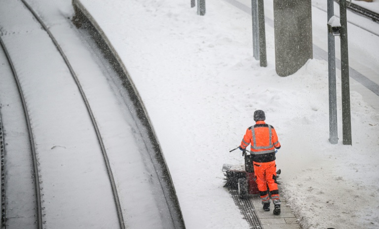 Bahnchefin verteidigt Krisenmanagement: Sicherheit hat immer "oberste ...