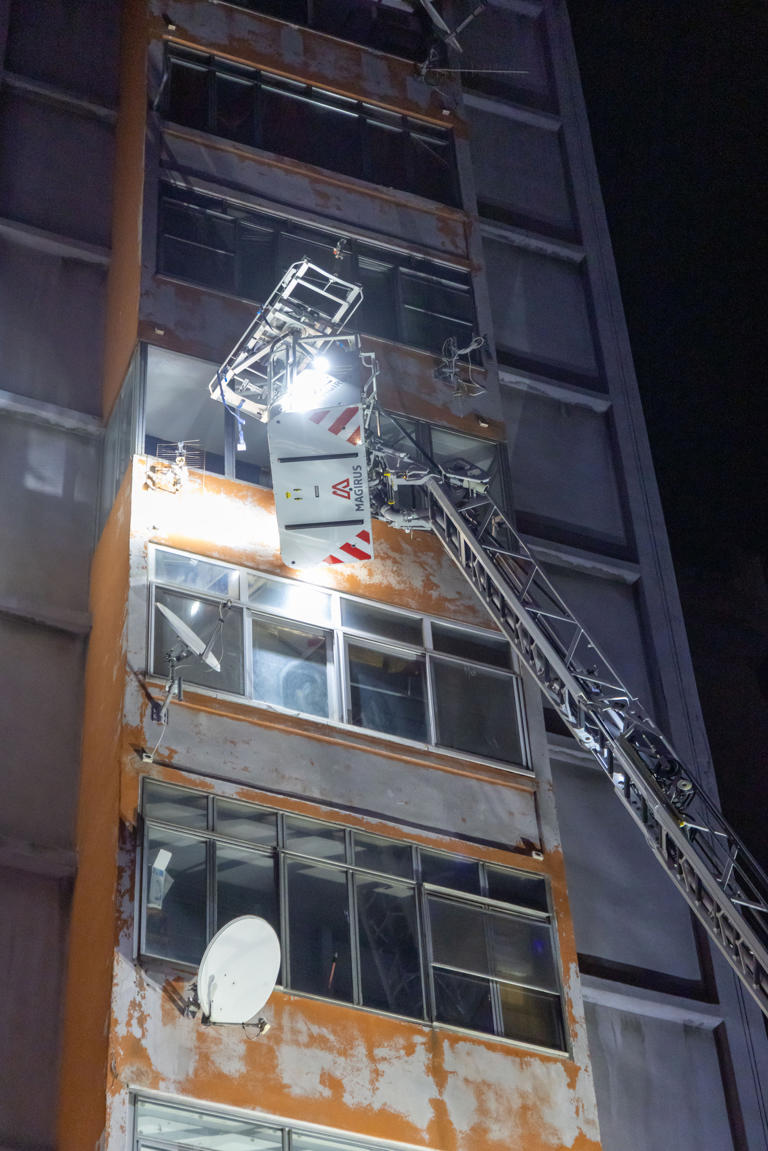 Incendio al grattacielo di Ferrara, evacuate circa 200 persone