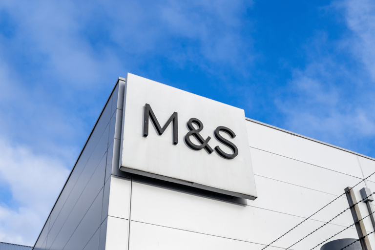 Say goodbye to zippers and buttons, everyone is wearing v-wrap ...