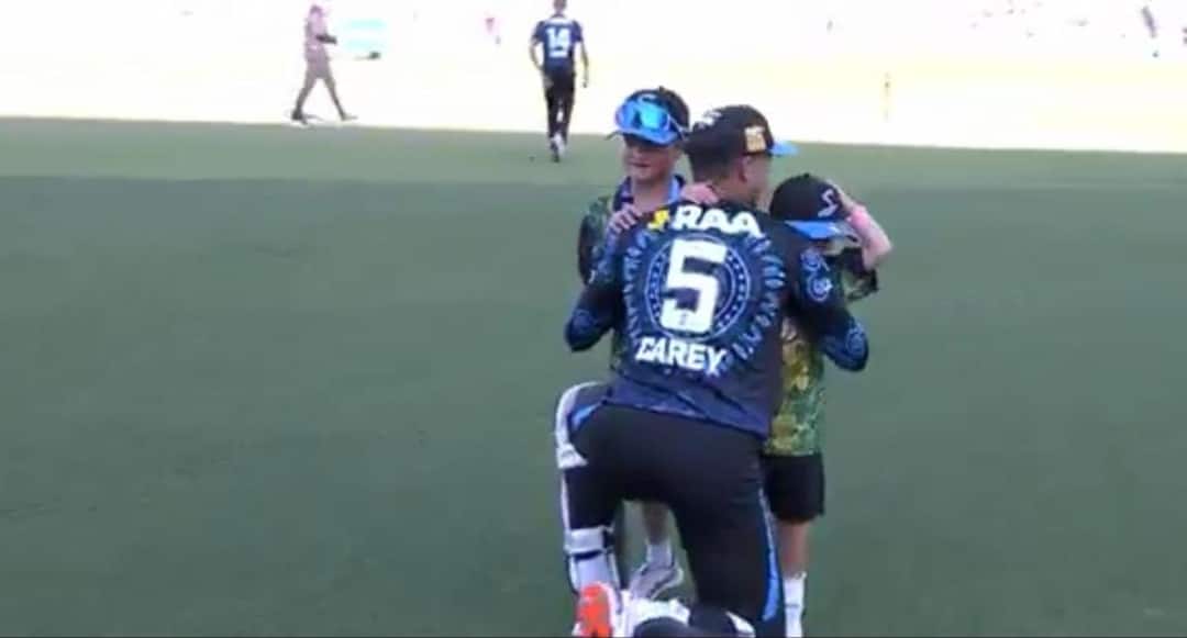 Watch: Father's love steals the show during BBL match