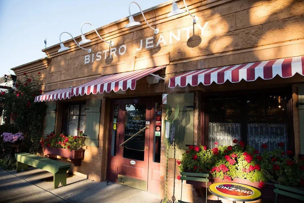 12 things fine dining servers judge you on the second you enter the ...