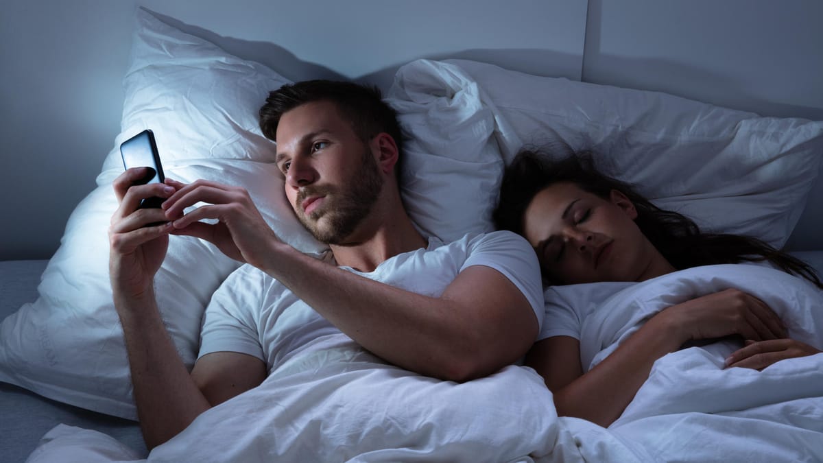 Deshalb sollten Sie das Handy nachts ganz ausschalten
