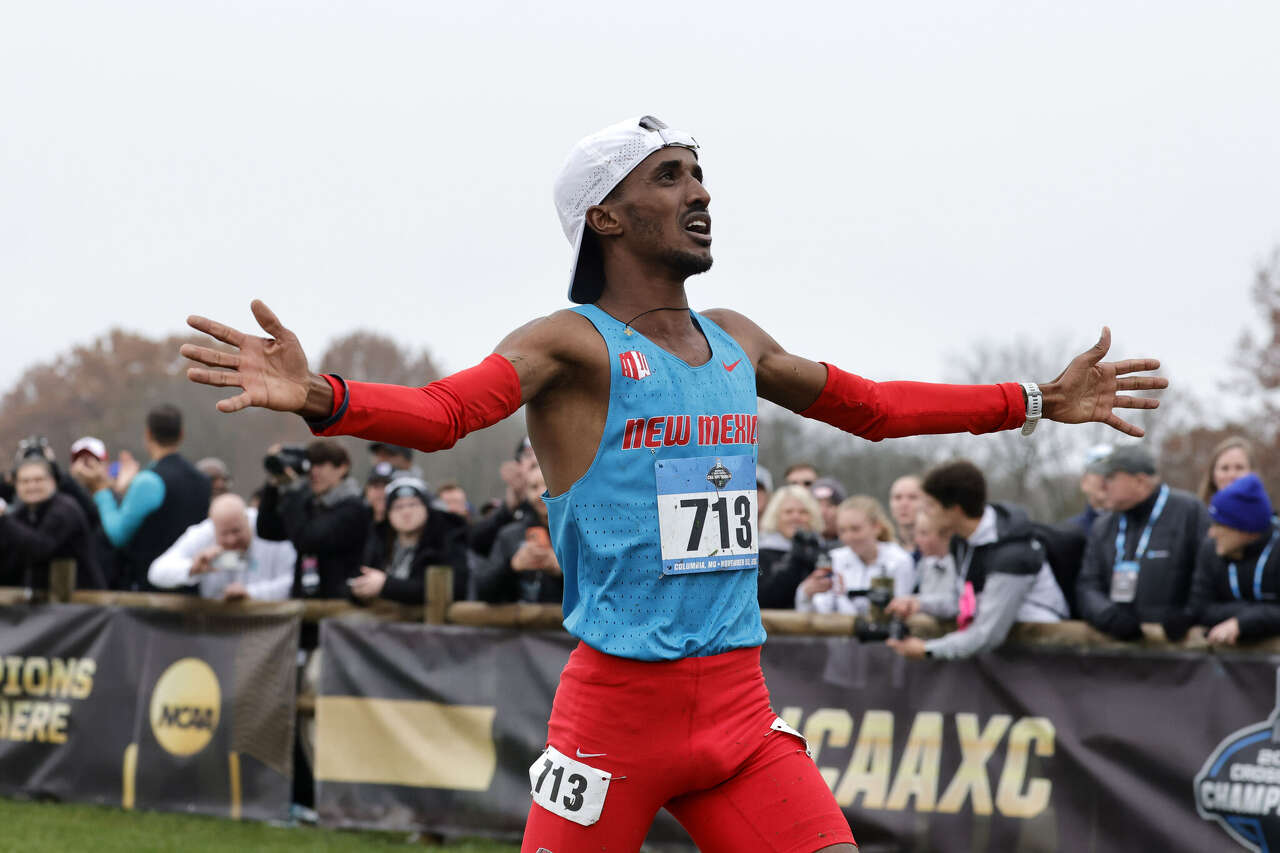 Habtom Samuel sets course record to win Aramco Houston Half Marathon