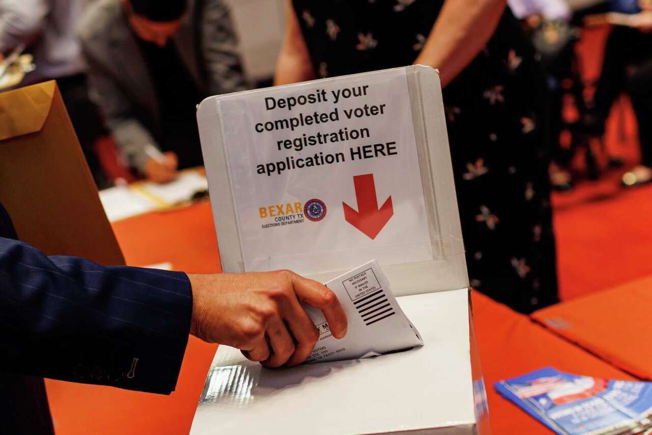 Texas officials send Justice Department list of state's registered voters