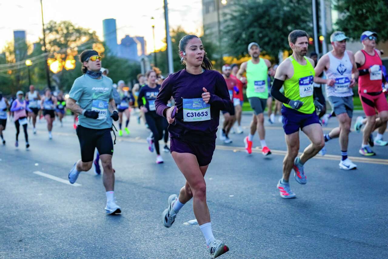 Habtom Samuel sets course record to win Aramco Houston Half Marathon