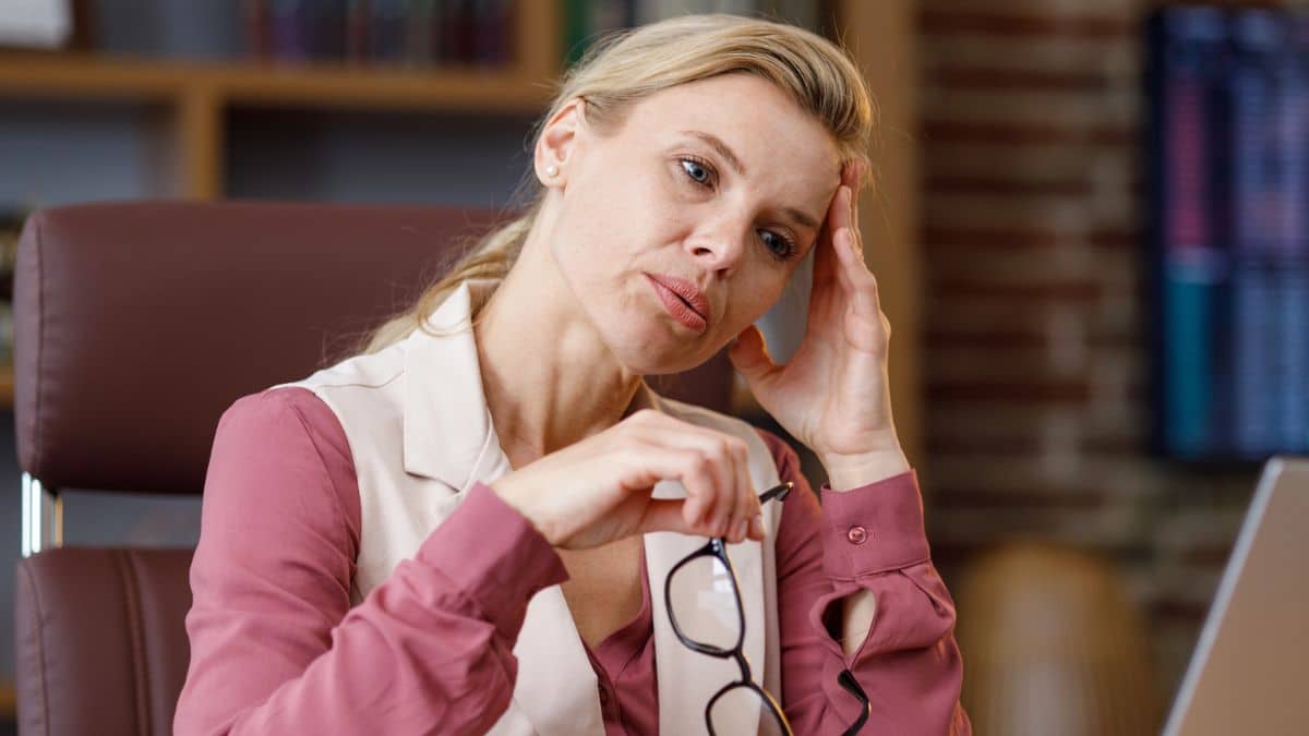 15 office behaviors that stall your career