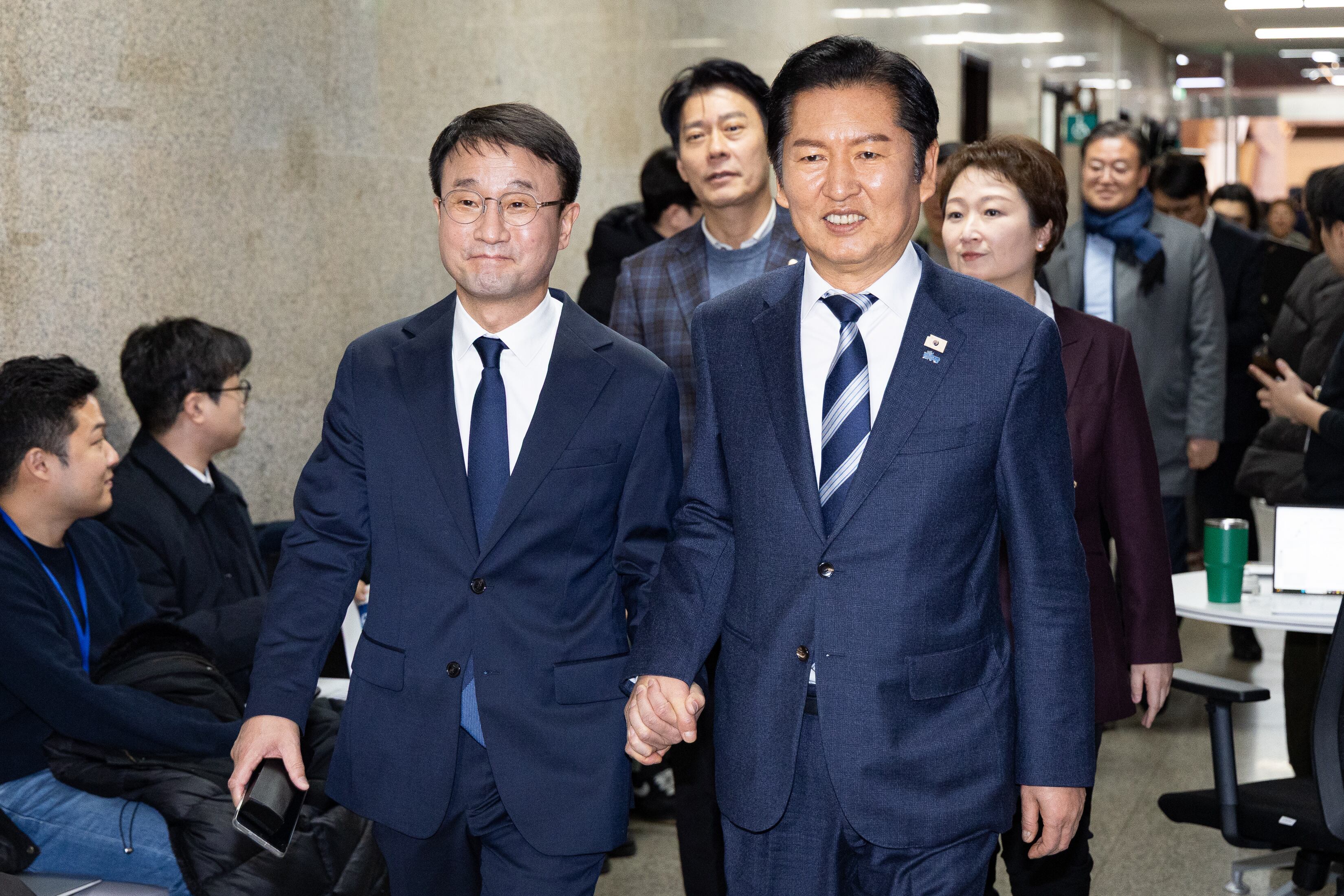 Pro-Jung faction secures Democratic Party leadership