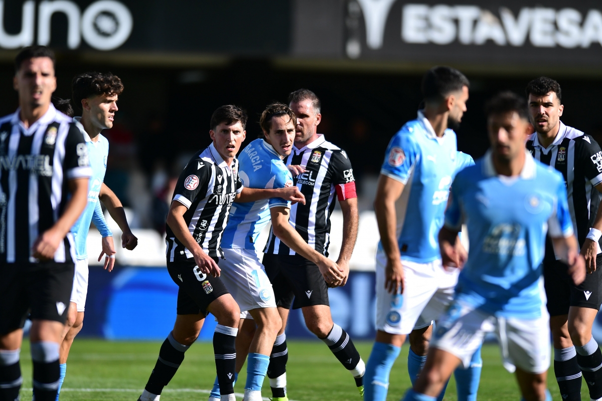 La era Arribas en el Efesé empieza mal en el césped: es goleado en casa ...