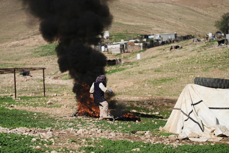 Palestine families flee Jordan Valley as settler violence increases