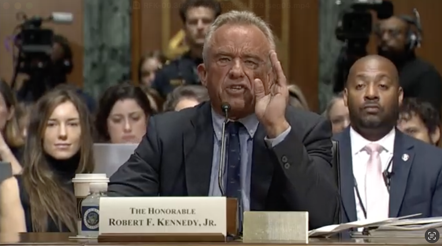 'My mailbag!': RFK Jr glows red with anger after Senator Ron Wyden ...