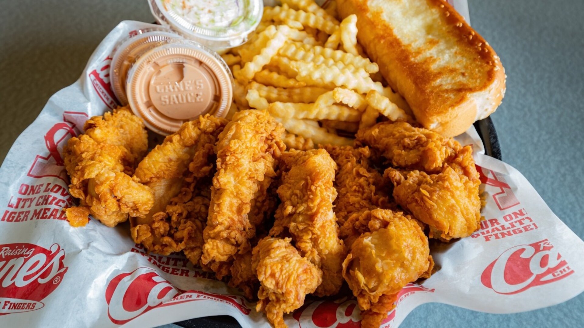 Popeyes vs Raising Canes: The reality is, this chain has the best ...