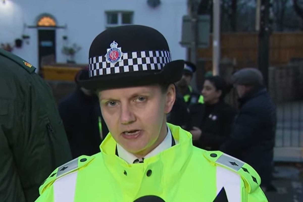 Three teenagers and a taxi driver, 50s, killed in 'devastating' crash