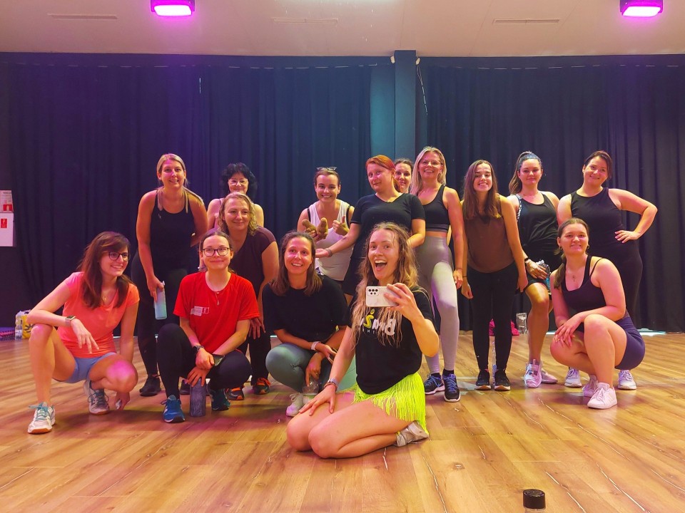 Na nowy rok zrzucamy zbędne kilogramy i odstawiamy używki. Można też to ...