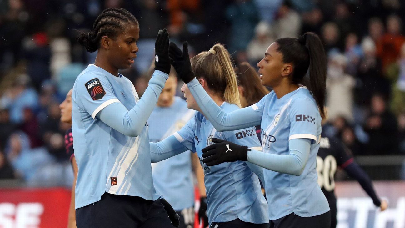 WSL: Man City beat Everton to remain six points clear of Chelsea