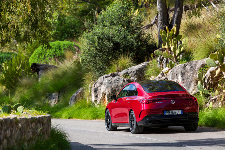 Mercedes-Benz CLA, l’auto dell’anno che guarda lontano