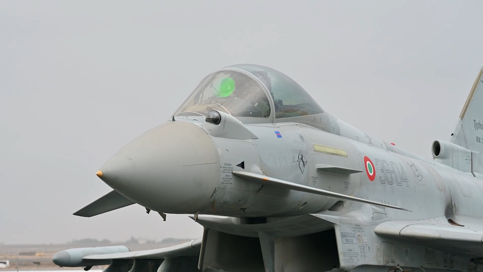 Wie die italienische Luftwaffe ihre Eurofighter Typhoon mit NATO ...