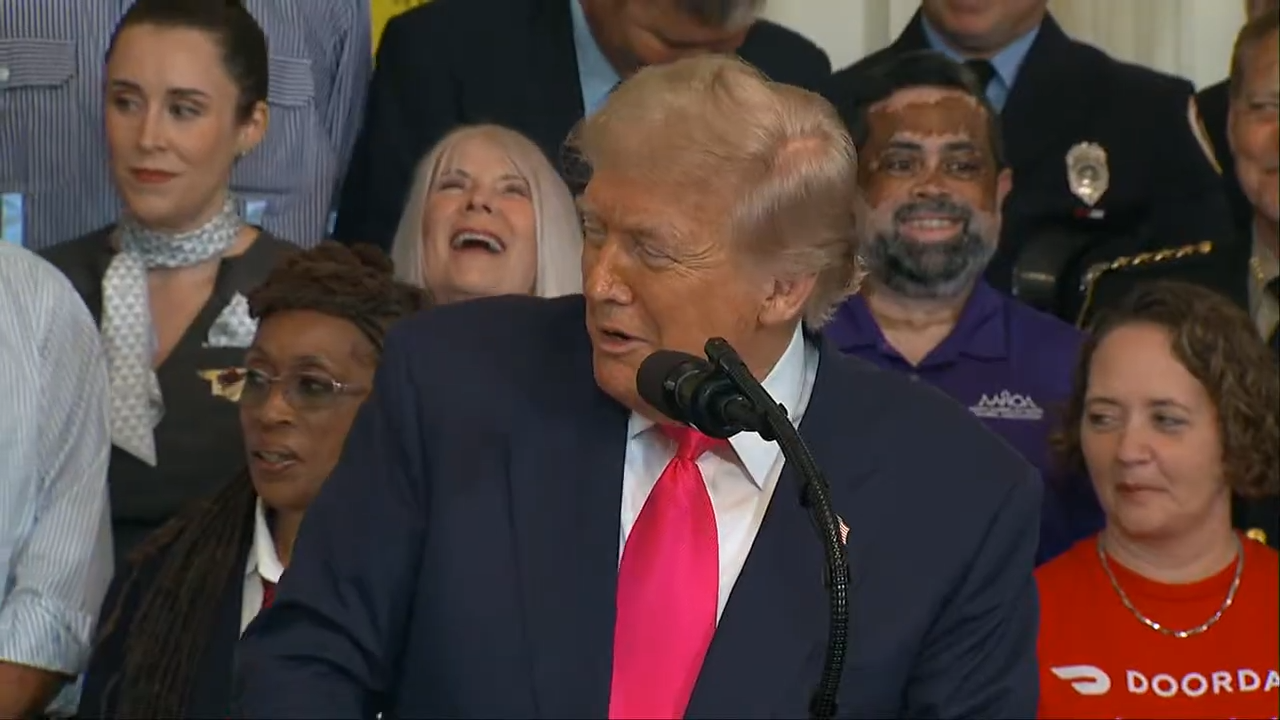 'Looks don't matter, do they, Mike?': Trump turns GOP senator into ...