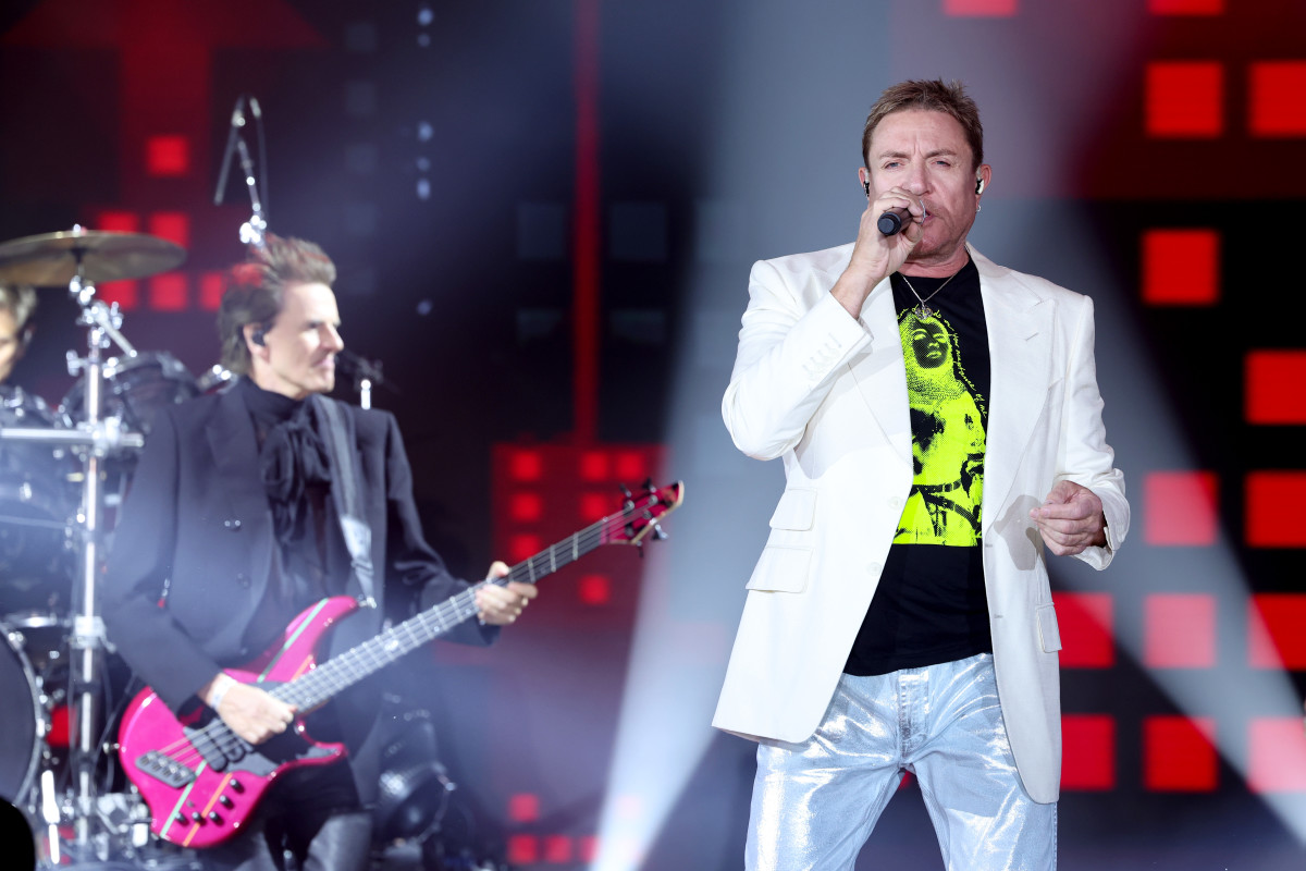 '80s pop-rock band pauses concert to make solemn statement after fatal ...