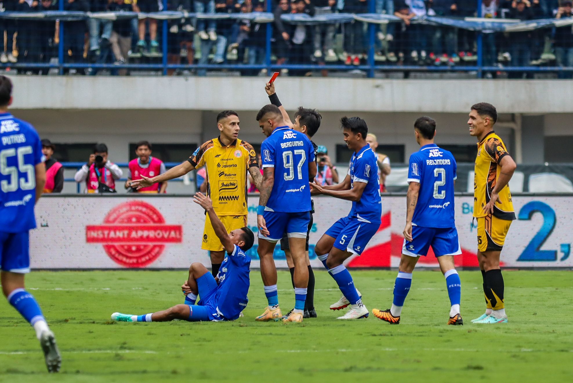 Mentalitas dipertanyakan, Persija dapat 3 kartu merah dalam 5 pertemuan ...